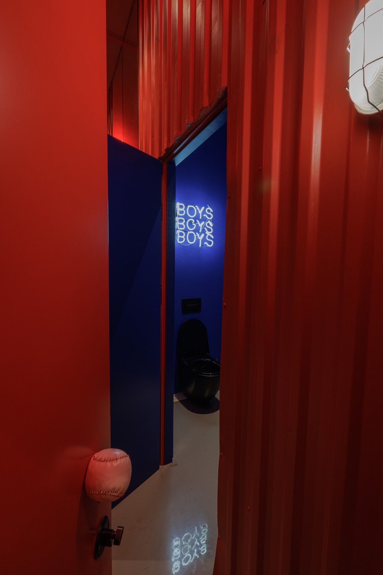 Tribuna Sports Bar | Dodo Designs